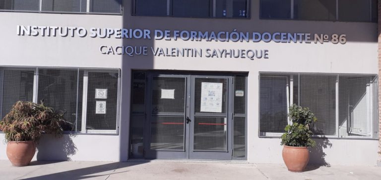 I.S.F.D. N° 86 "CACIQUE VALENTÍN SAYHUEQUE"